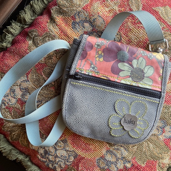 Haiku | Bags | Haiku Like New Crossbody Bag | Poshmark